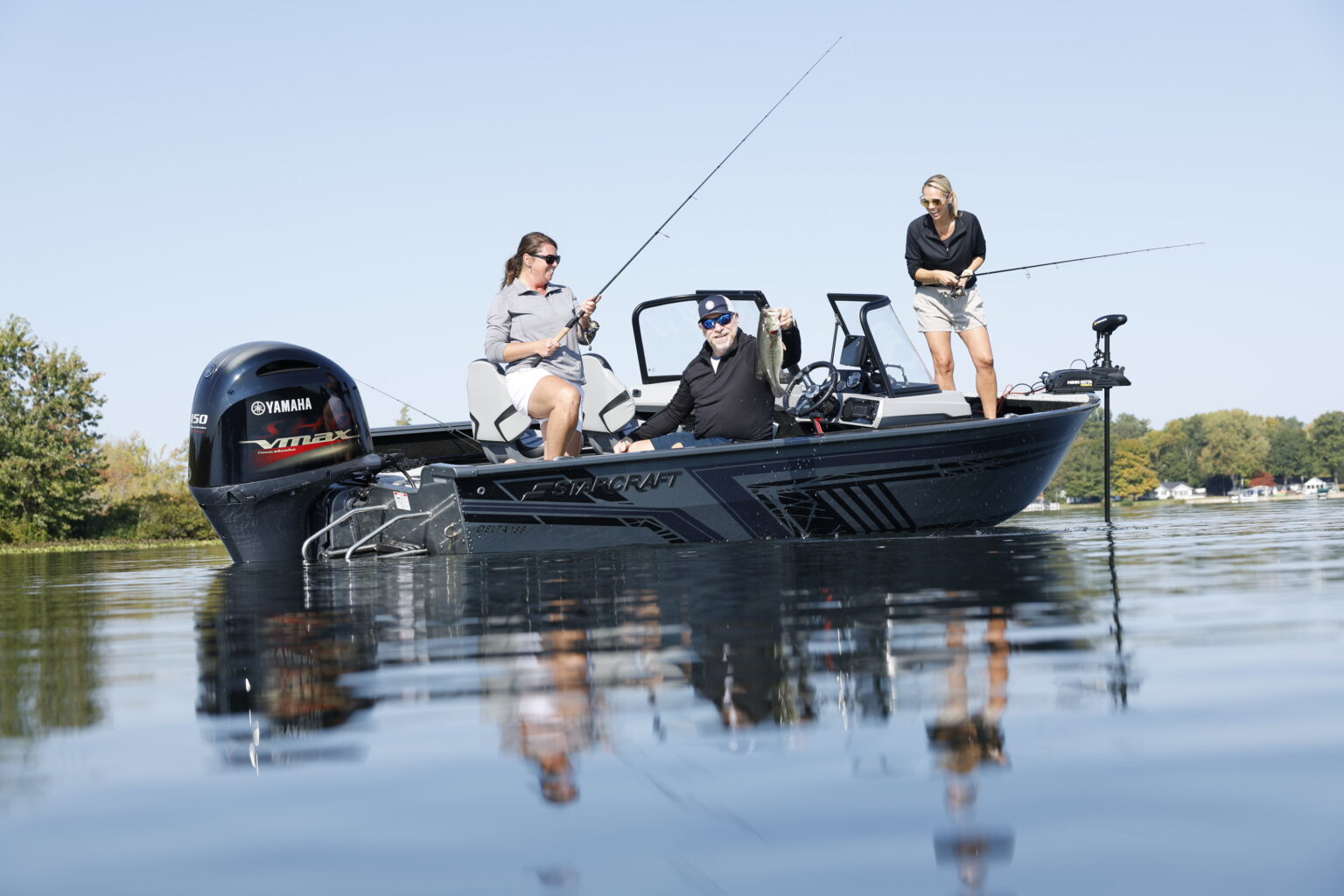 SVX IO 210 - Best Family Deckboat - Starcraft Marine